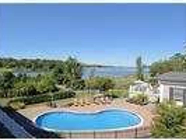 Great Central Location 3 bedroom, 2.50 bath