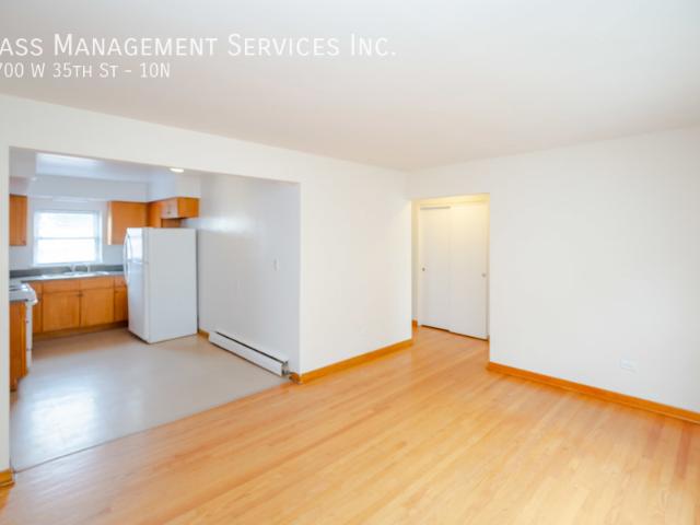 Great Cicero 1 Bed w/Heat, Hdwd FLoors & Appliances