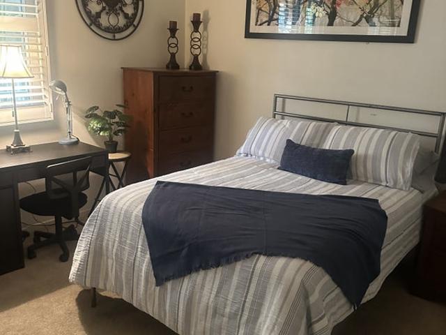 Great Condo DT La Mesa / room & bath