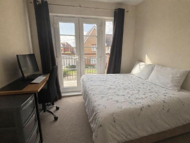 Great Clover Leaze, BS16 5 bed semi detached house to rent £3,478 pcm £803 pw