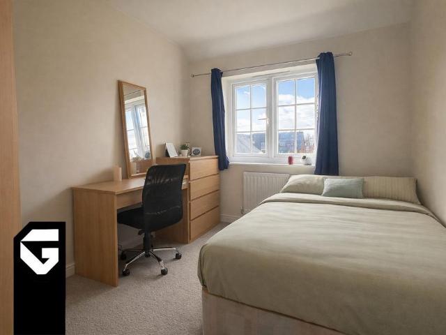 Great Clover Leaze, BS16 5 bed semi detached house to rent £3,001 pcm £693 pw