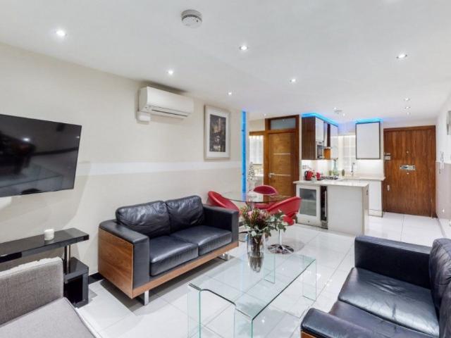 Great Cumberland Place, London W1H, 2 bed flat to rent, £3,900 pcm | PrimeLocation