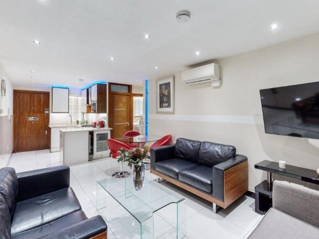 Great Cumberland Place, London W1H, 2 bed flat to rent, £3,900 pcm | PrimeLocation