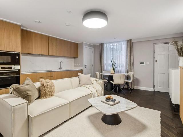Great Cumberland Place, London, W1H 2 bed flat to rent £4,940 pcm £1,140 pw
