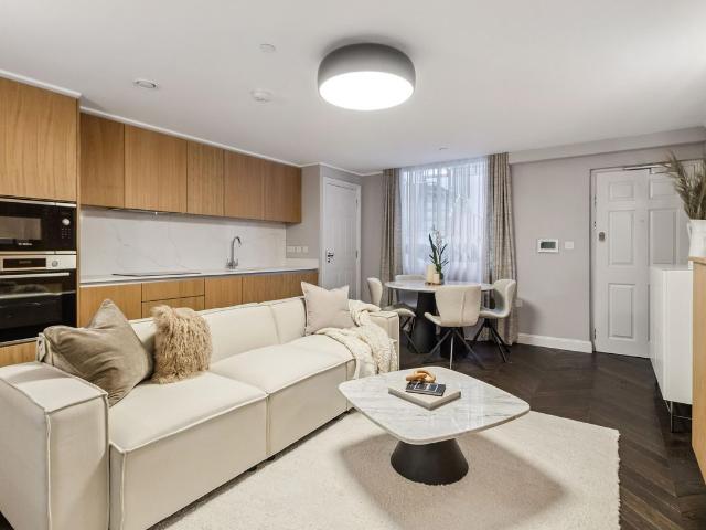 Great Cumberland Place, London W1H, 2 bed flat to rent, £4,940 pcm | PrimeLocation