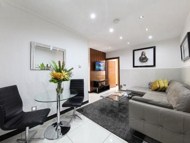 Great Cumberland Place, London W1H, 2 bed flat to rent, £5,200 pcm | PrimeLocation