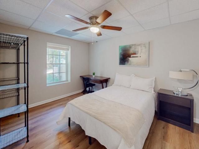 Great Dallas Location! Convenient to Downtown Area