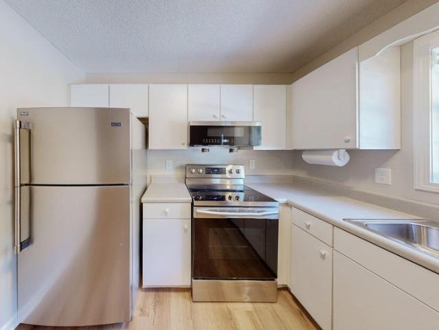 Great Dallas Location! Convenient to Downtown Area