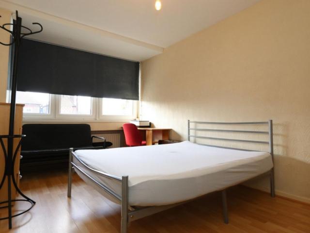Great double bedroom close to Queen Mary University of London Has a Room