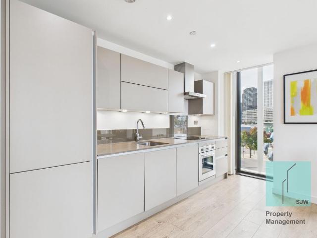 Great Eastern Road, London E15 2 bed apartment to rent £3,000 pcm £692 pw