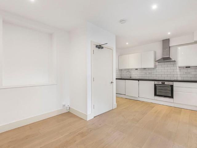 Great Eastern Street, Shoreditch, London EC2A, 2 bed flat to rent, £2,250 pcm | PrimeLocation