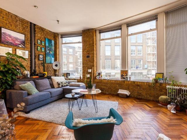 Great Eastern Street, Shoreditch. 1 bed flat to rent £2,750 pcm £635 pw