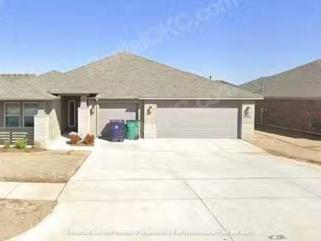 Great Edmond 3/2 PLUS OFFICE playground nearby STORM SHELTER.