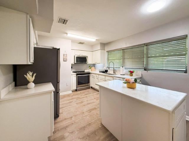 Great home in Clearwater ! Close to everything