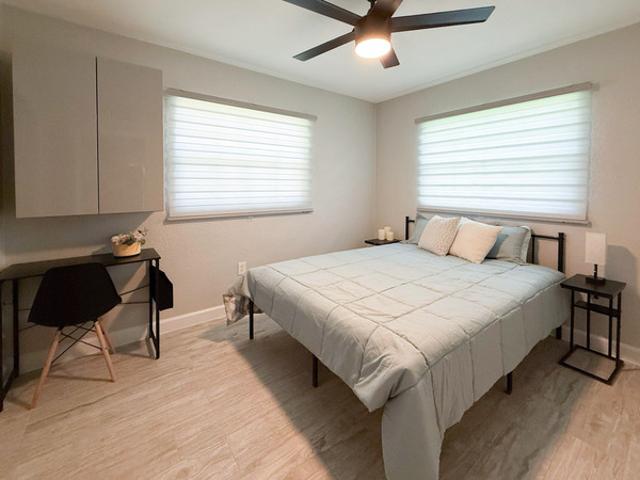Great home in Clearwater ! Close to everything, bus line a block away !