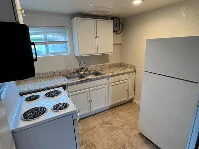 Great looking 1 BR 1 bath apartment wpatio