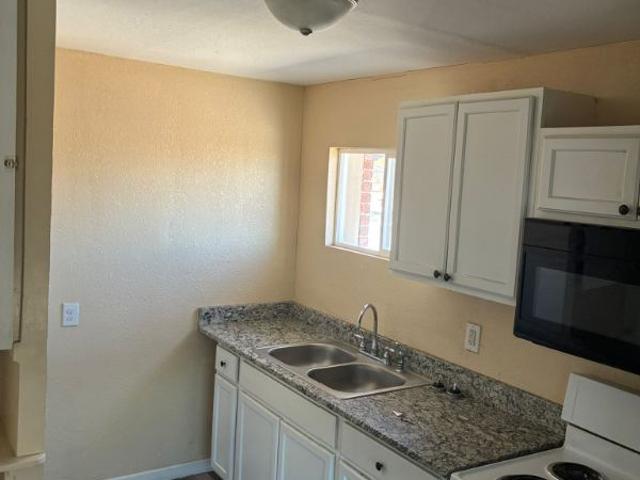 Great looking 1 BR 1 bath apartment wpatio upstair