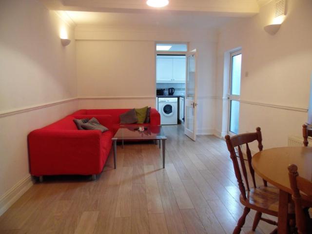 Great Loc 4BED2Bath Garden Garratt Lane Earlsfield