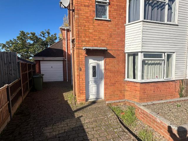 Great Location, 5 min walk to St Johns campus! at 7 Newbury Road, United Kingdom