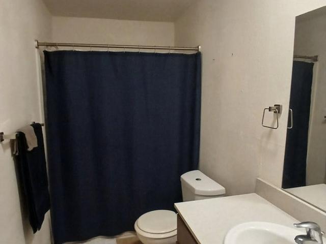 Great location 1 bedroom private Bath