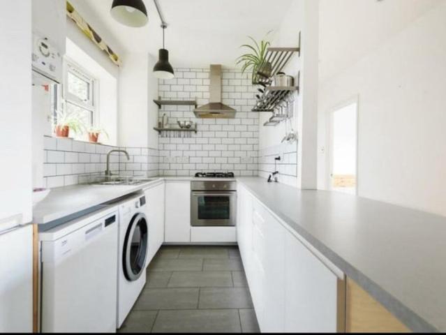Great location! 3 bed flat for rent…