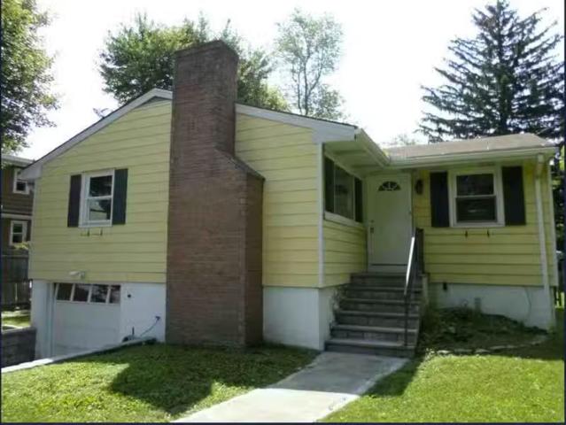 Great Location 3 Bedroom 1.5 Bathroom Single Family Home wit.