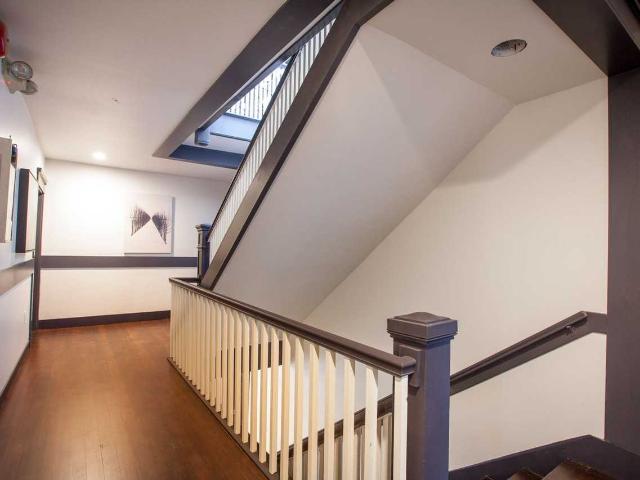 Great Location with Full Washer and Dryer in Unit and Full Kitchen! 1 Bedroom Apartment for Rent at 304 E Olive Pl, Seattle, WA 98122 Broadway