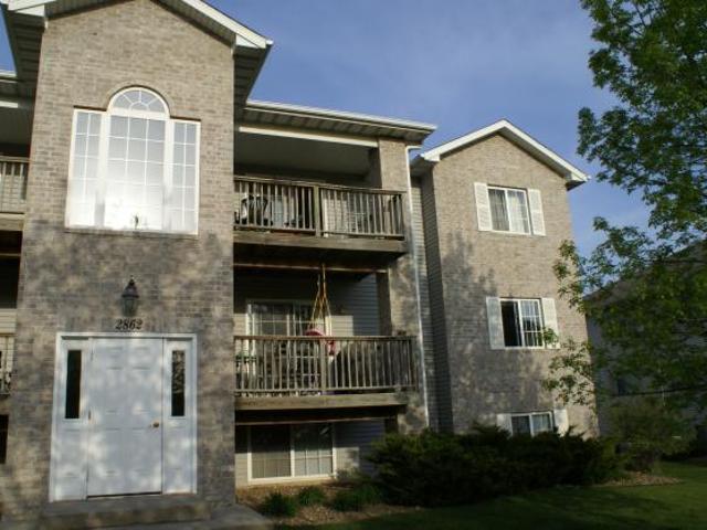 GREAT LOCATION, QUIET NEIGHBORHOOD LUXURY CONDO WITH VAULTED CEILINGS