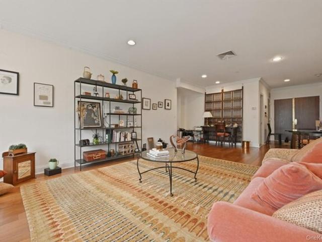 Great Neck Rd Apt H, Great Neck, Condo For Sale
