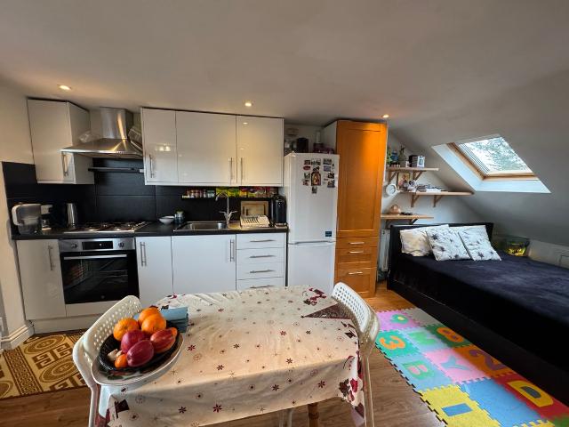 Great North Way, London NW4, Studio to rent, £1,278 pcm | PrimeLocation