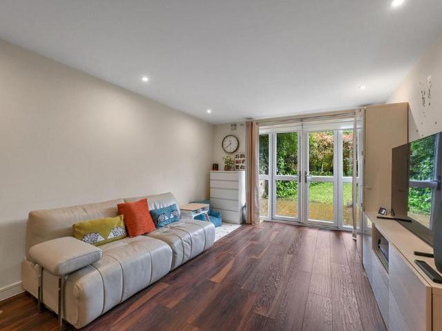 Great North Road, New Barnet, EN5 2 bed flat to rent £2,250 pcm £519 pw