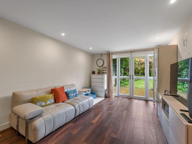 Great North Road, New Barnet EN5, 2 bed flat to rent, £2,250 pcm | PrimeLocation