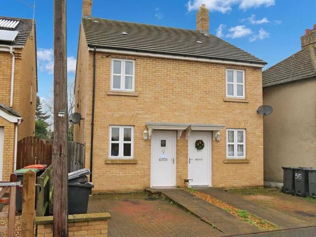Great North Road, Bedford MK44 2 bed semi detached house to rent £1,045 pcm £241 pw
