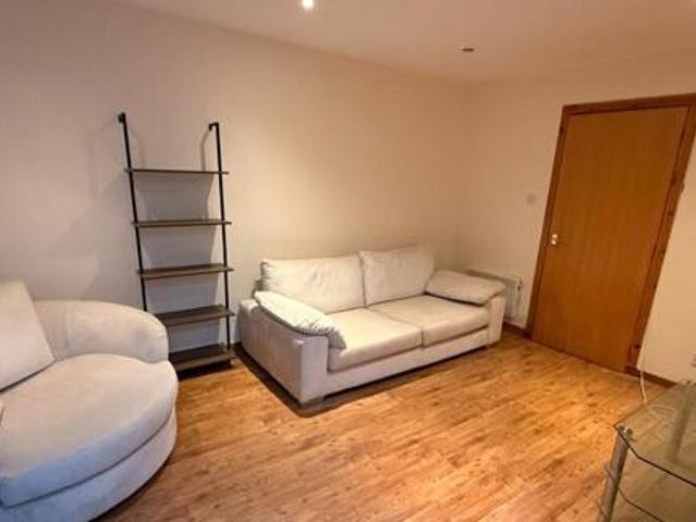 Great Northern Road, Woodside, 2 Bedroom Flat