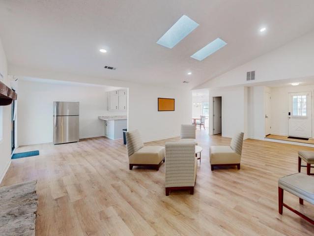 Great Norcross locationClose to I! Newly renovate