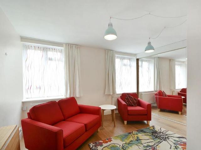 Great Ormond St, Bloomsbury, London. 1 bed apartment to rent £2,535 pcm £585 pw