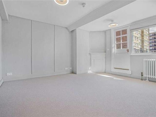Great Ormond Street, London, WC1N