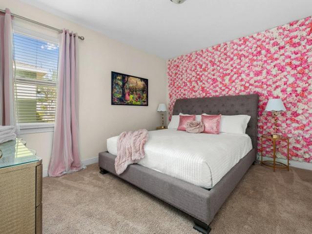 GREAT PARKING! No MoveIn Fee! Short drive to Shopp