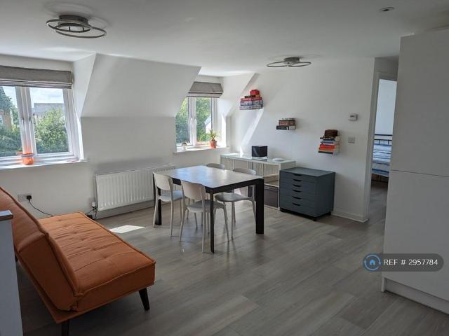 Great Pease Park, Patchway, Bristol. 2 bed flat to rent £1,550 pcm £358 pw