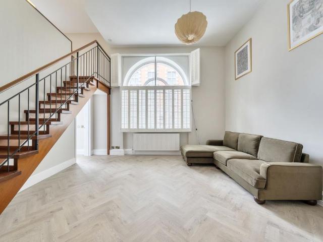 Great Peter Street, Great Peter. 1 bed flat to rent £2,850 pcm £658 pw