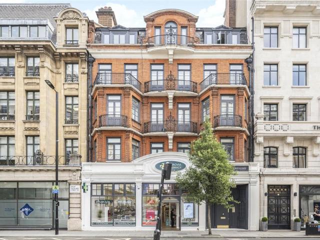 Great Portland Street, London W1W 3 bed apartment to rent £6,000 pcm £1,385 pw
