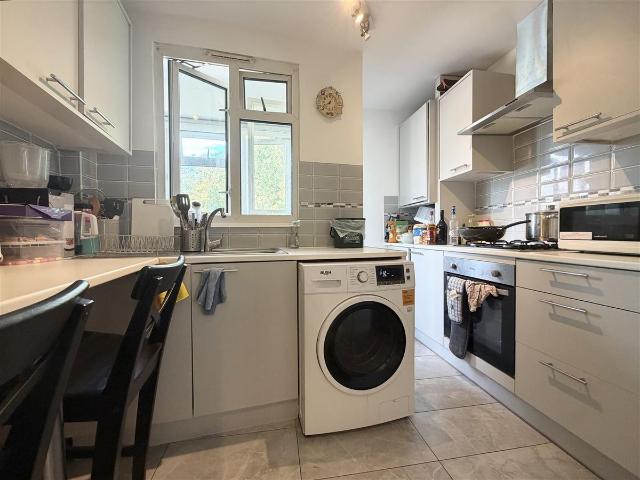 Great Plumtree, Harlow CM20, 2 bed flat to rent, £1,350 pcm | PrimeLocation