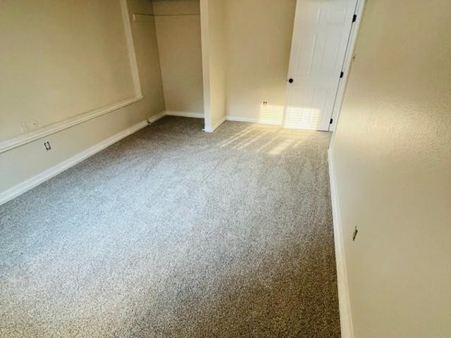 Great private room in a basement unit