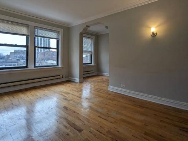 Great Price on this 1 bed in Lakeview!