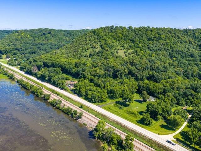 Great River Rd, Ferryville, WI 54626