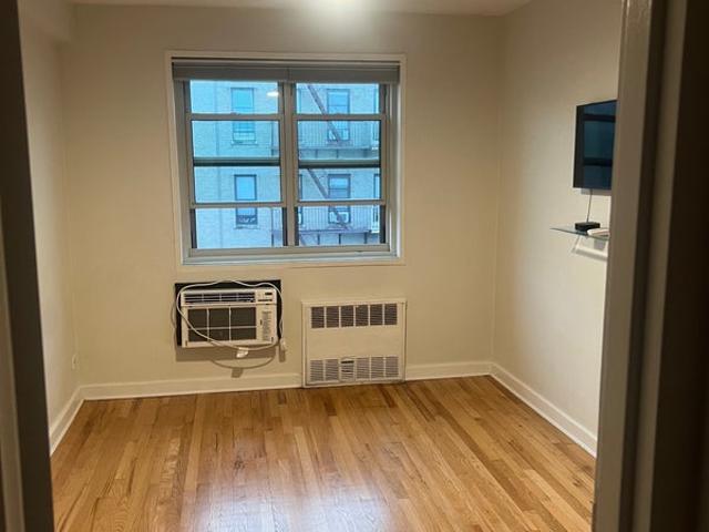 Great Room! Great Apartment!