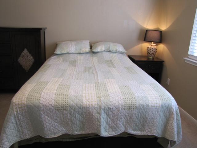 Great Room SH242 Across from HEB