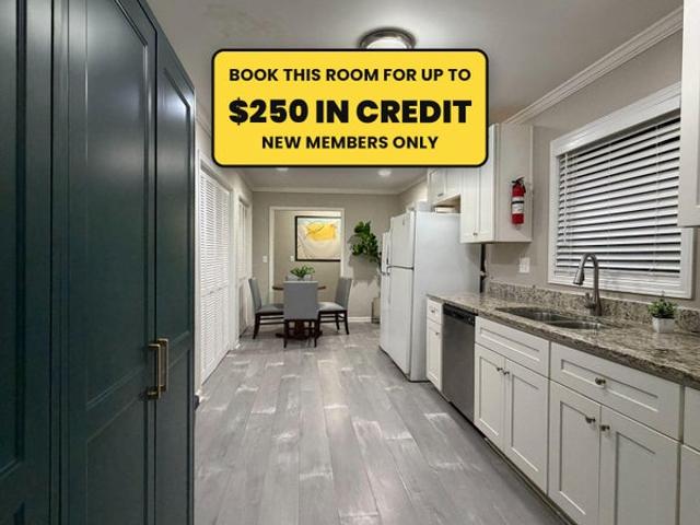 Great Rooms with 40 TVs Maids, Trash Valet, Fas