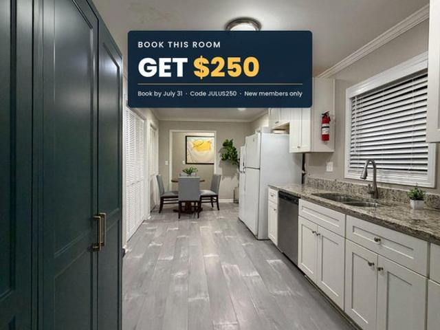 Great Rooms with 40 TVs Maids, Trash Valet, Fas