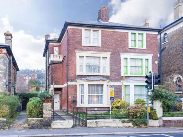 Great shared house in central Dover all En suites Room 1